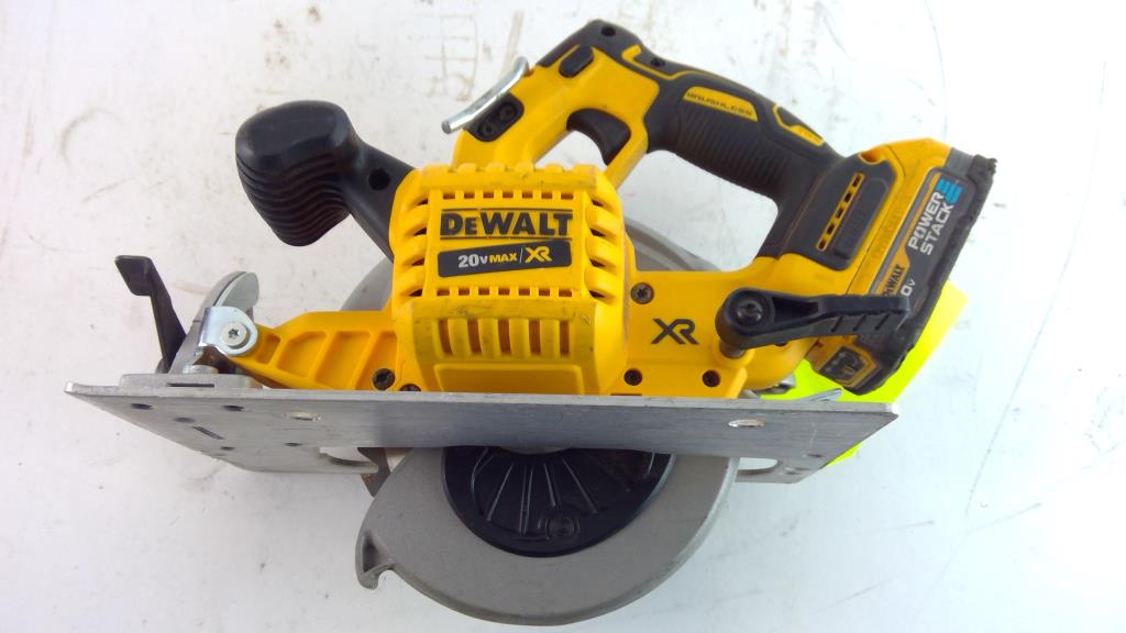 DeWalt Cordless Circular Saw | Property Room
