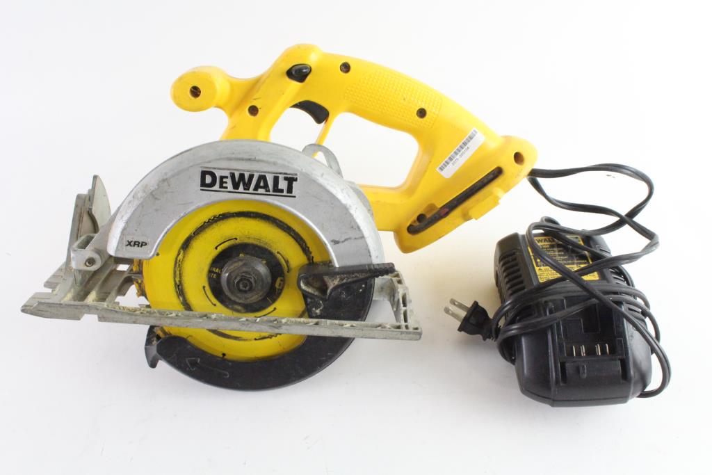 DeWalt Cordless Circular Saw | Property Room