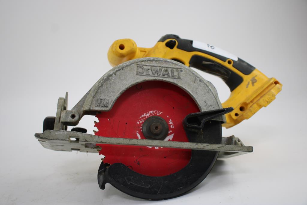 DeWalt Cordless Circular Saw, DC390 | Property Room