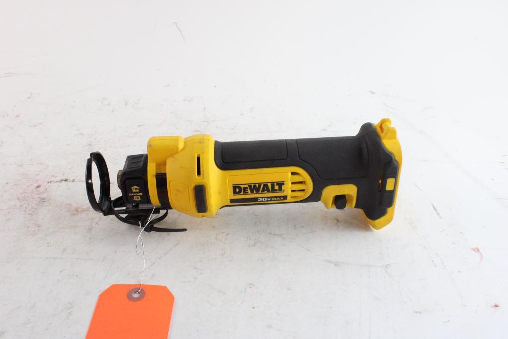 DeWalt Cordless Cut-Out Tool | Property Room