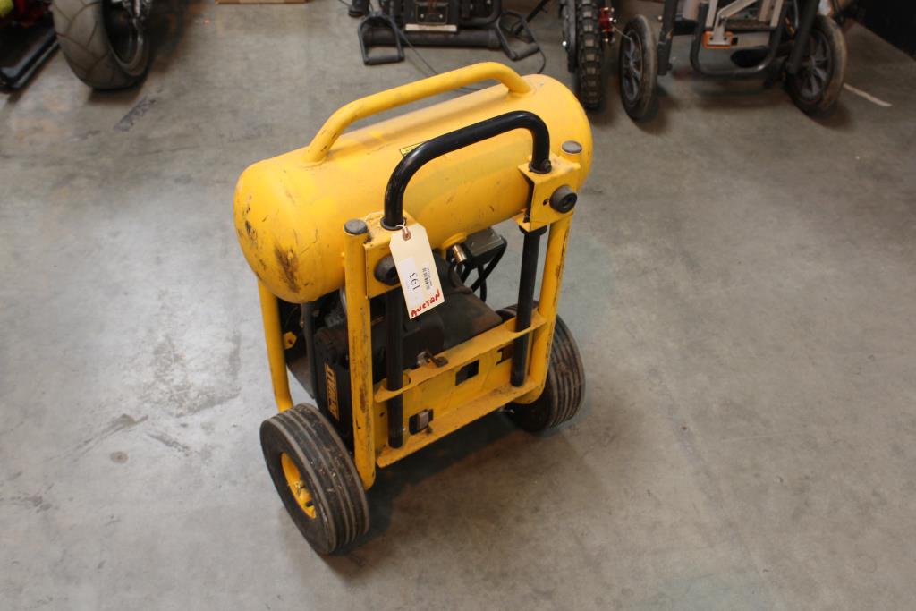 Dewalt D55146 200 PSI Air Compressor | Property Room