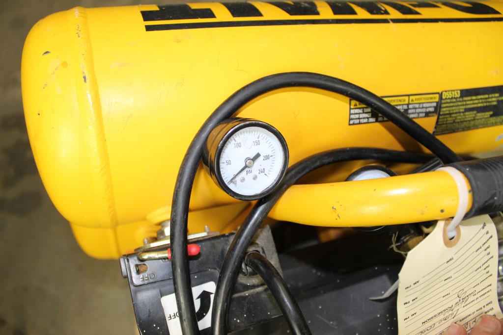 Dewalt D55153 Electric 4 Gallon Air Compressor | Property Room