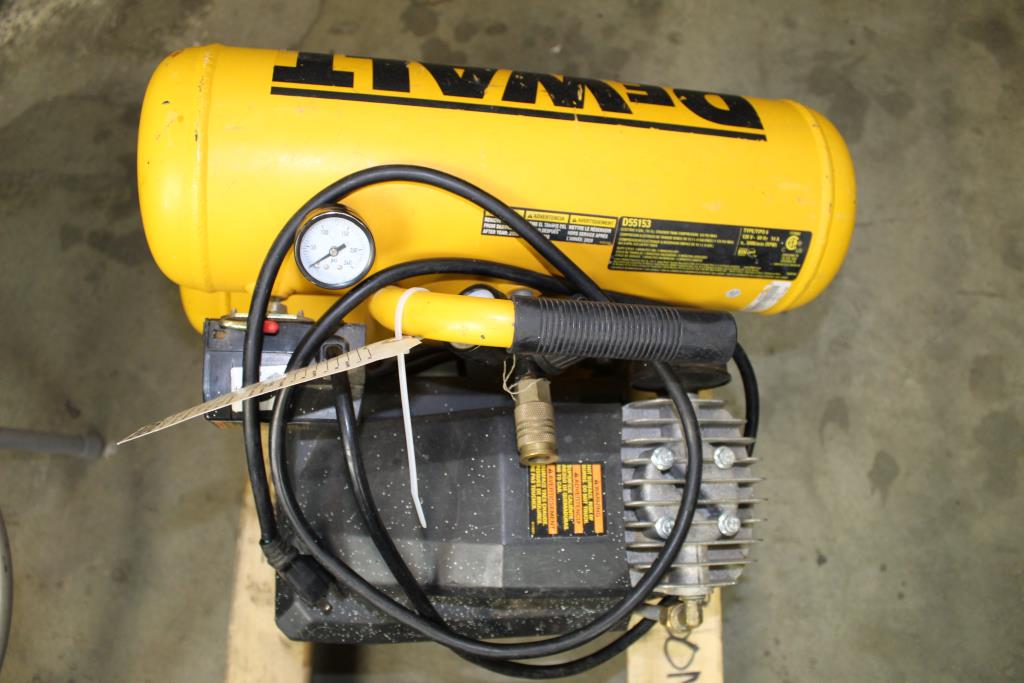 Dewalt D55153 Electric 4 Gallon Air Compressor | Property Room