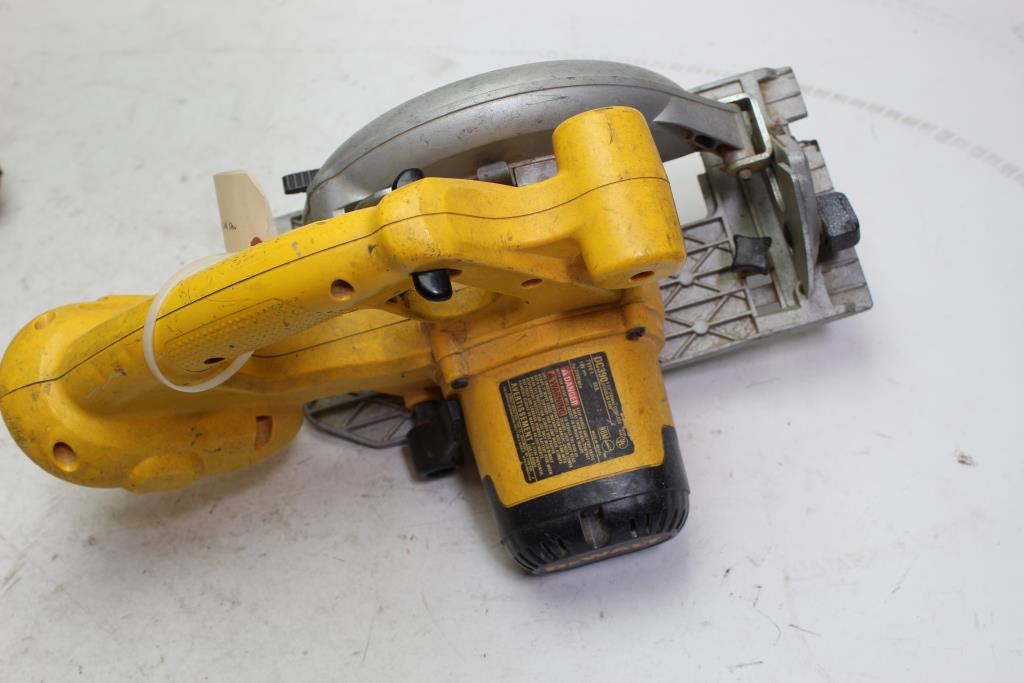 Dewalt DC390 Circular Saw | Property Room