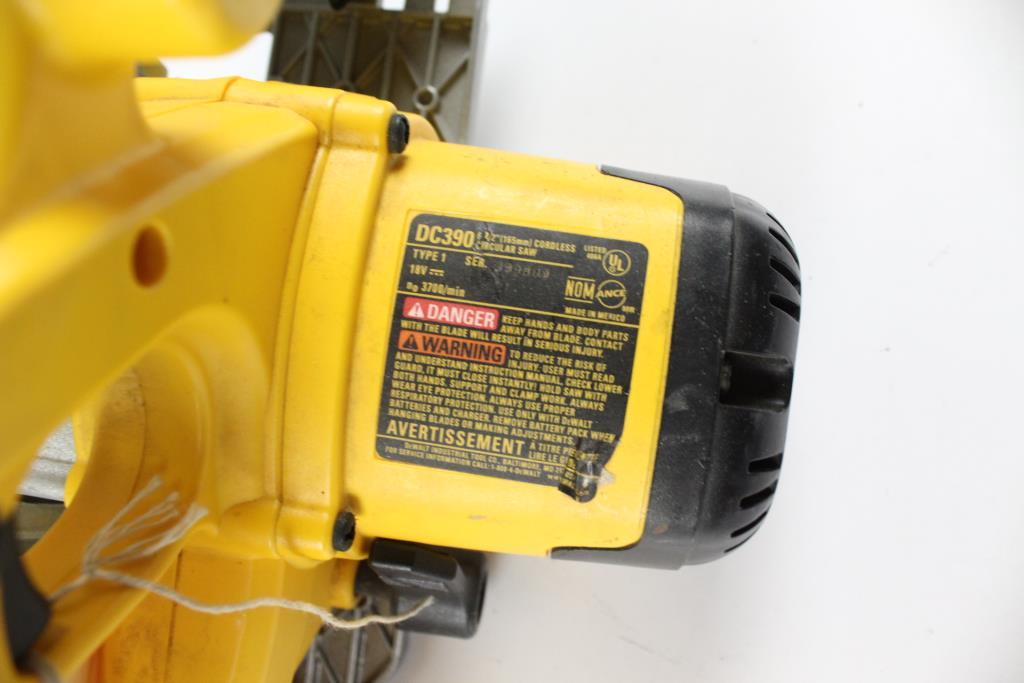 DeWalt DC390 Circular Saw | Property Room