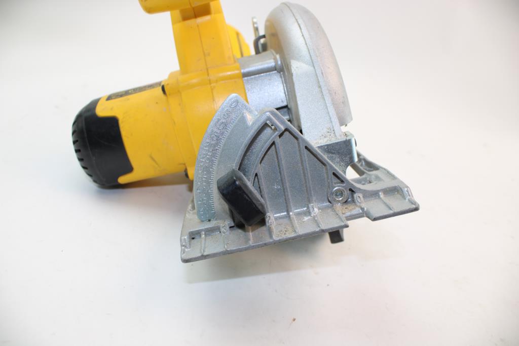 DeWalt Dc390 Cordless Circular Saw | Property Room