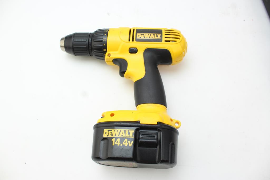DeWalt DC728KA Cordless Drill Driver Set | Property Room