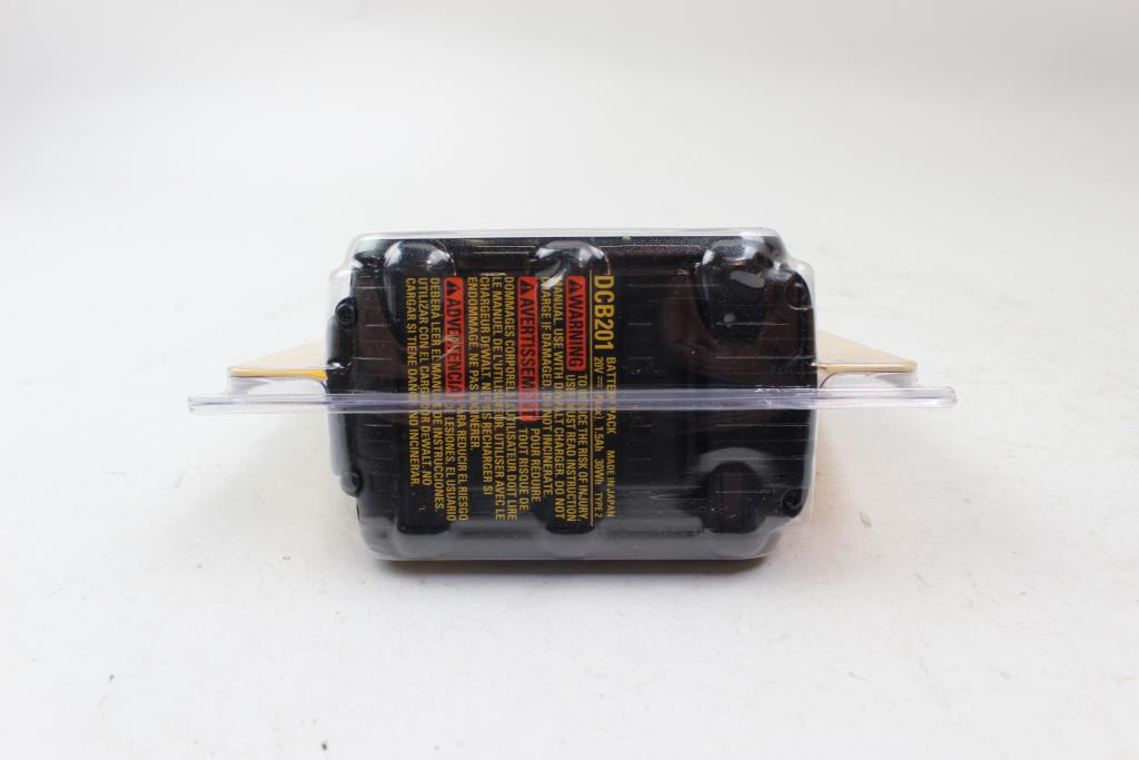 DeWalt DCB201 20V Max Lithium Ion Compact Battery Pack | Property Room