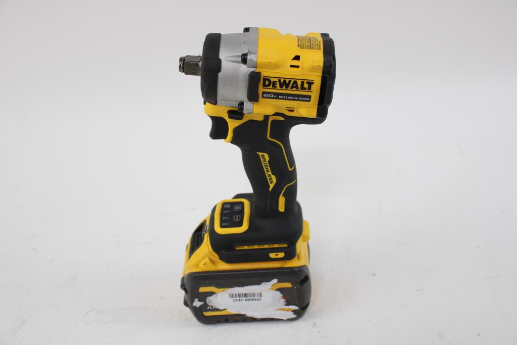 DeWalt DCF921 Compact Wrench | Property Room