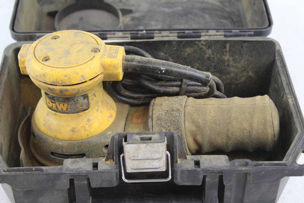 DeWalt DW421 Random Orbit Palm Sander | Property Room