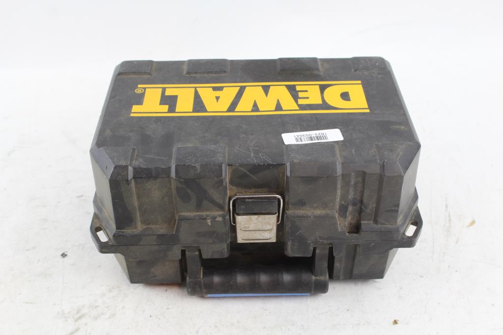 DeWalt DW421 Random Orbit Palm Sander | Property Room