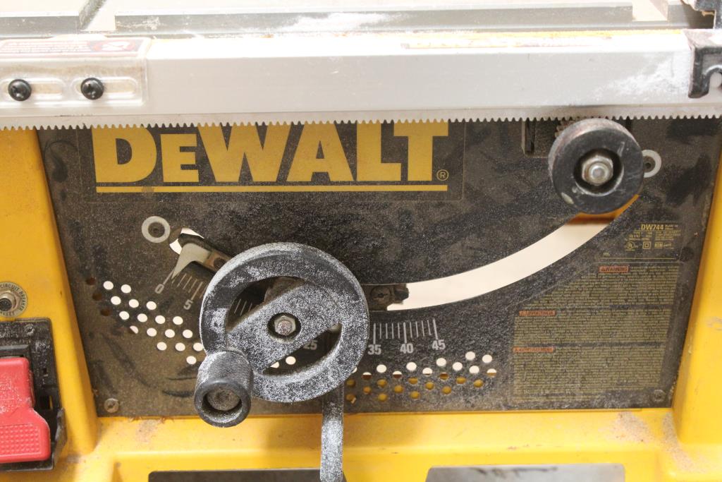 DEWALT Circular Saws Dewalt DW744 Jobsite Table Saw, 10in DEWALT Table Saws