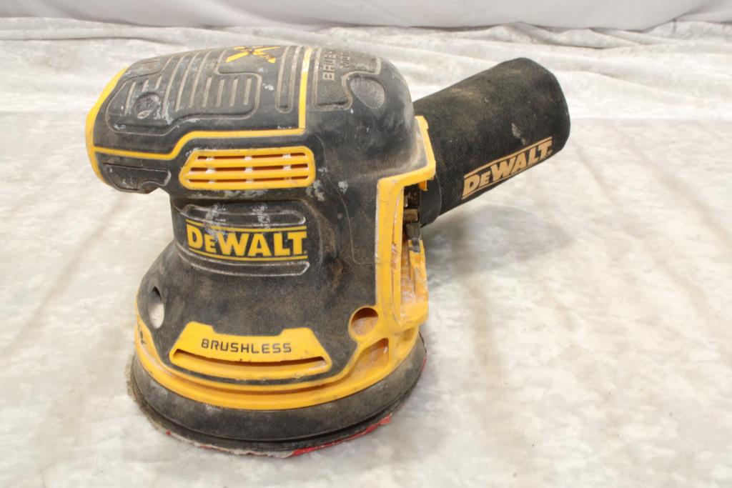 Dewalt Random Orbit Palm Sander | Property Room