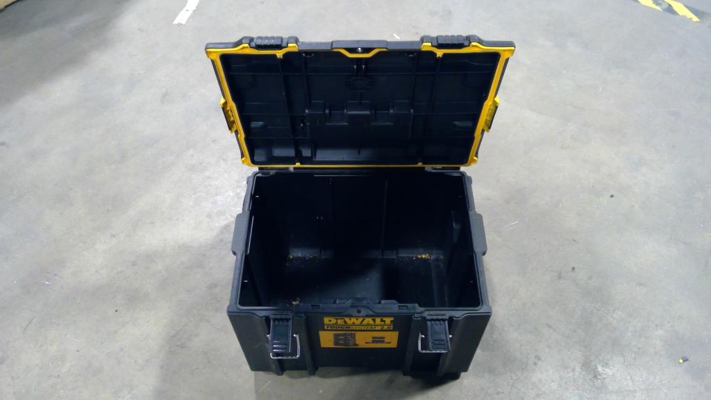 DeWalt ToughSystem 2.0 Rolling Tool Chest, 28x26x18" | Property Room