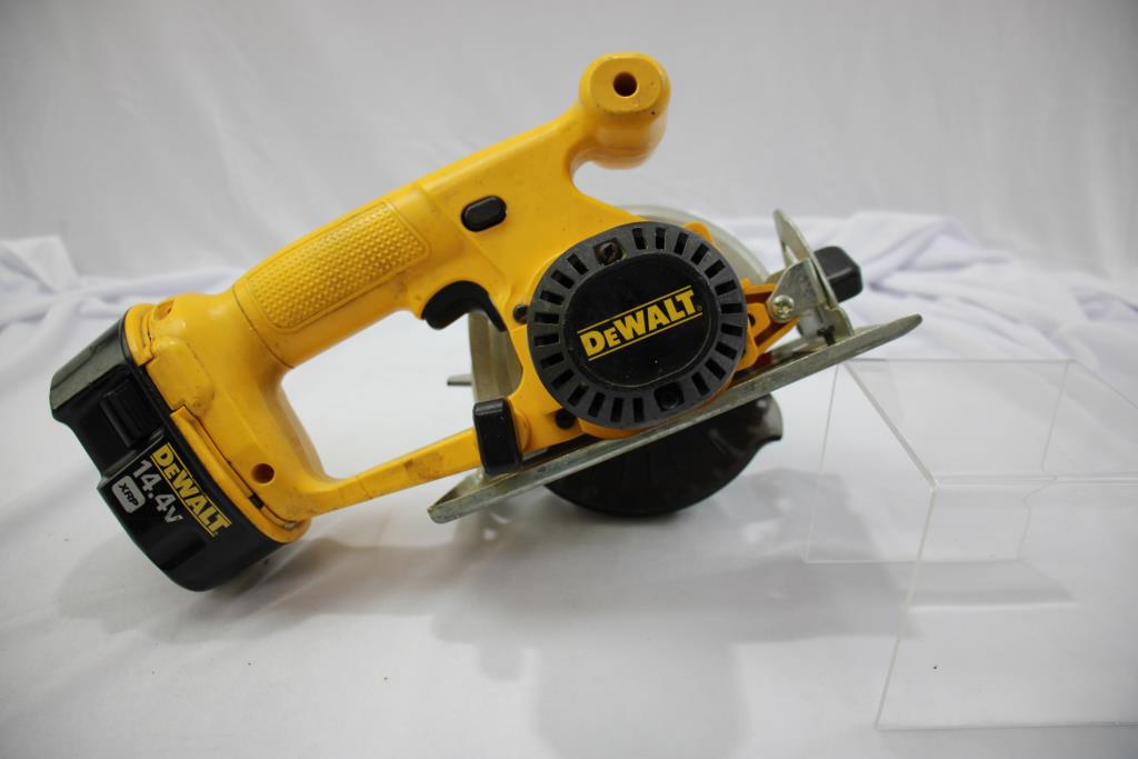 Dewalt Trim Saw W/ Battery | Property Room