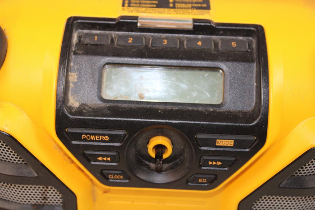 DeWalt Worksite Charger Radio DCR015 | Property Room