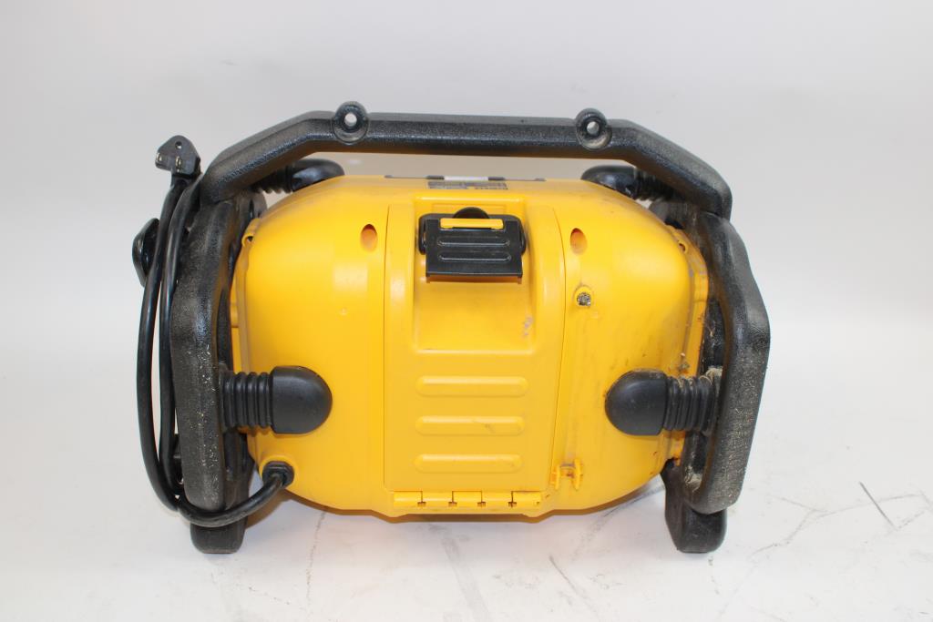 DeWalt Worksite Charger Radio DCR015 | Property Room