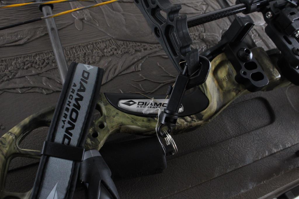 Diamond Archery Edge 320 Compound Bow With Case | Property Room