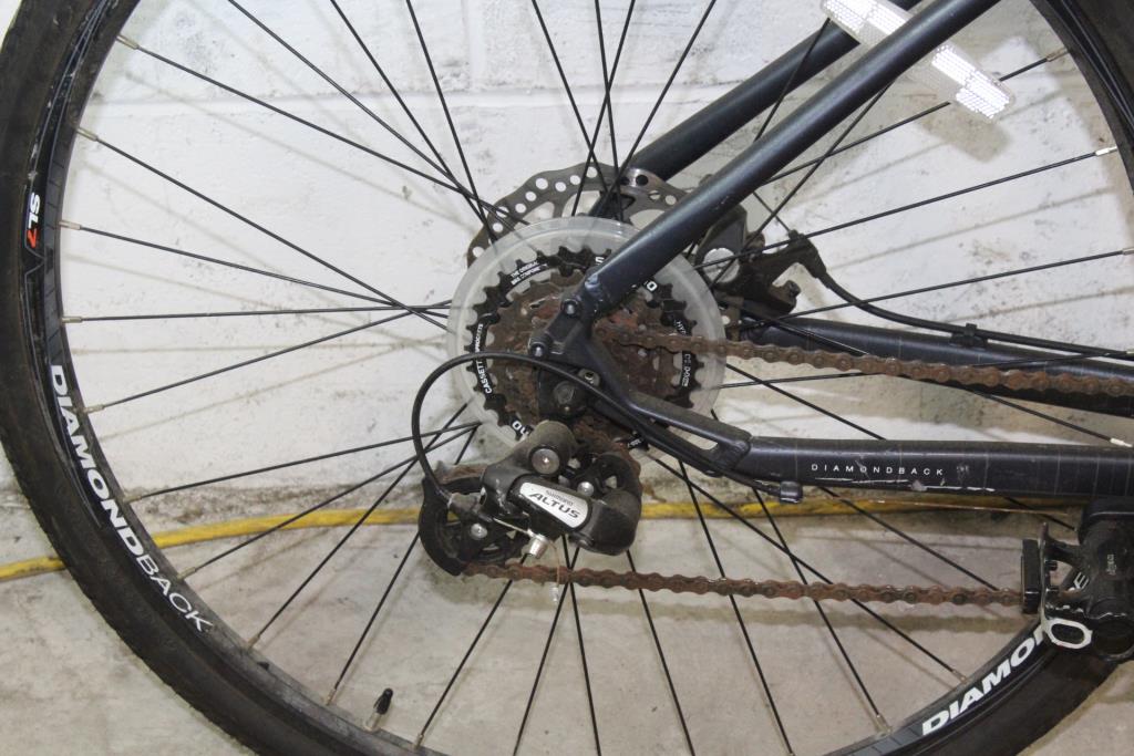 Diamondback Trace Hybrid Bike | Property Room