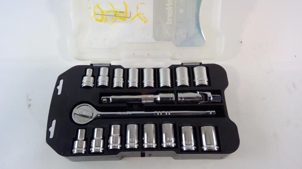 Diehard 19 Piece Ratchet & Socket Set | Property Room