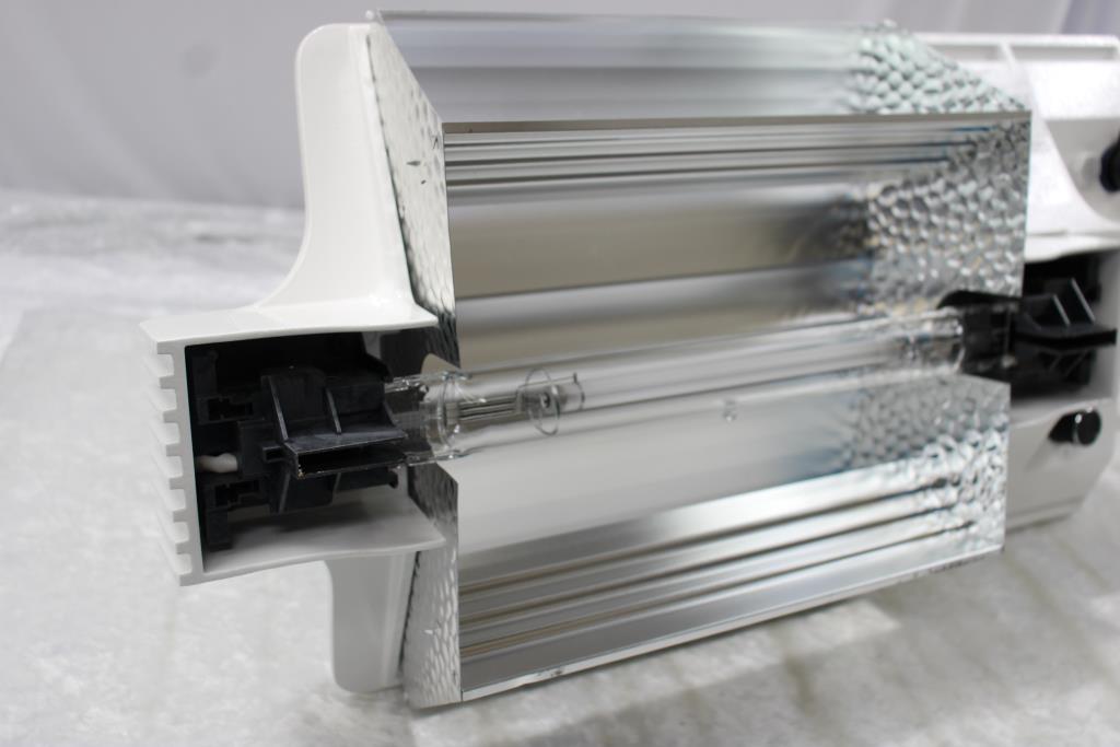 DLI Dutch Lighting Innovations 1000W DE 120/240V Fixture | Property Room