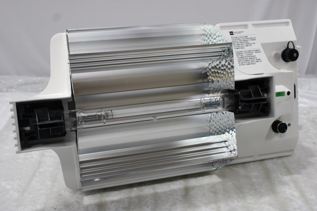 DLI Dutch Lighting Innovations 1000W DE 120/240V Fixture | Property Room