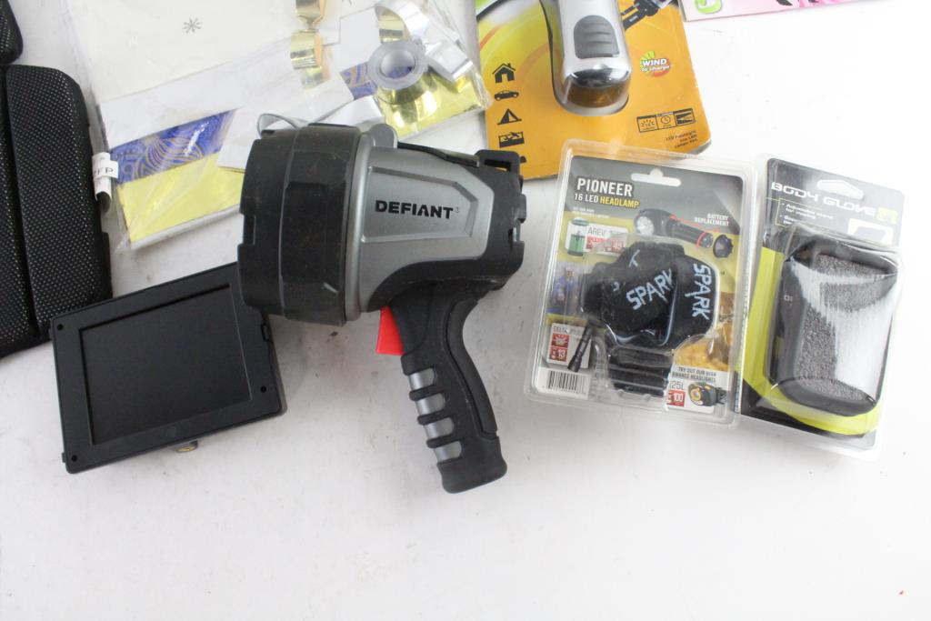 Duracell Self Powered LED Flashlight And More, 10+ Pieces | Property Room