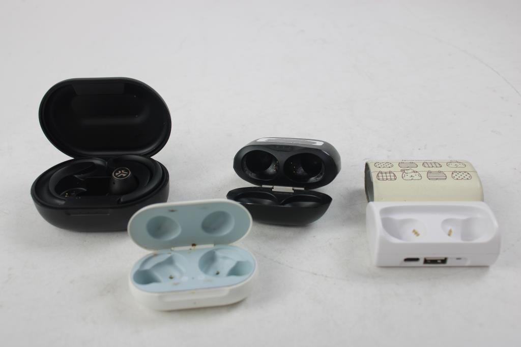 Earbuds Cases, 7 Pieces | Property Room