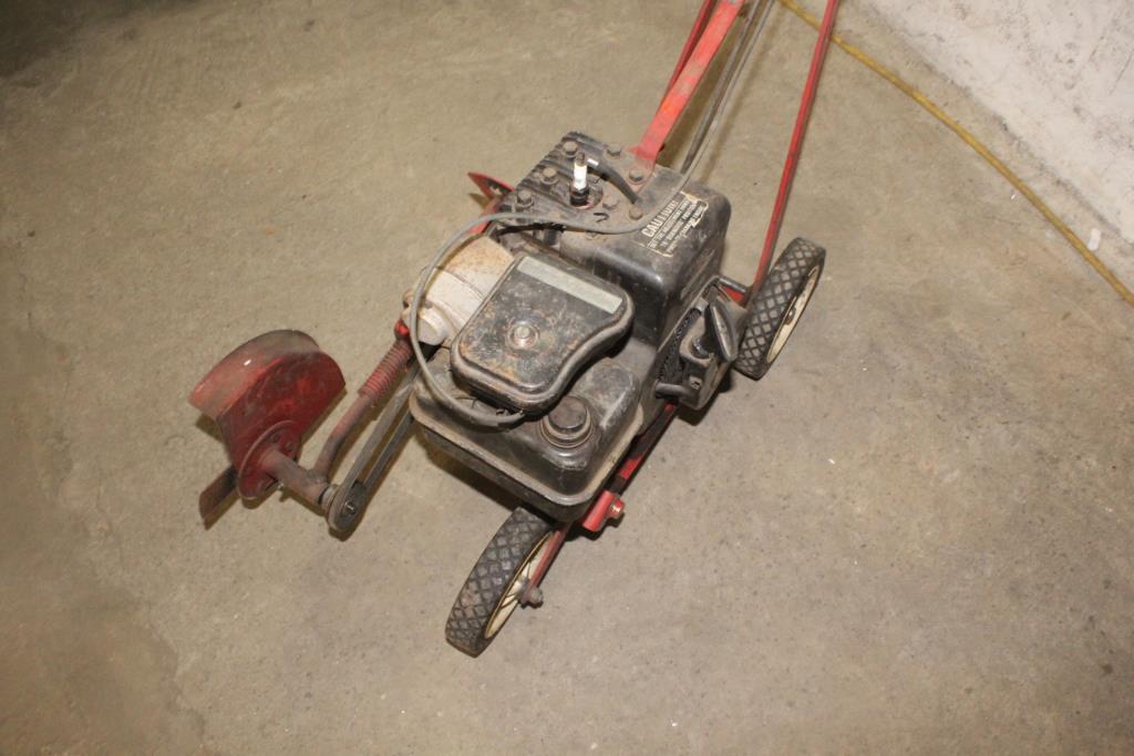 Edger With Briggs & Stratton Motor | Property Room