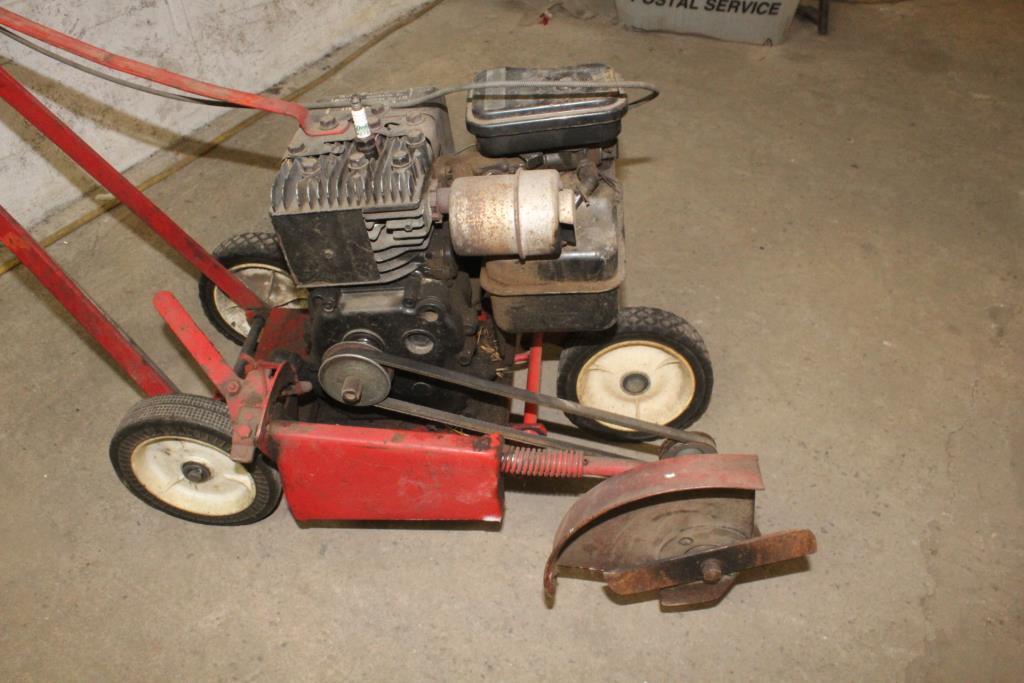Edger With Briggs & Stratton Motor | Property Room