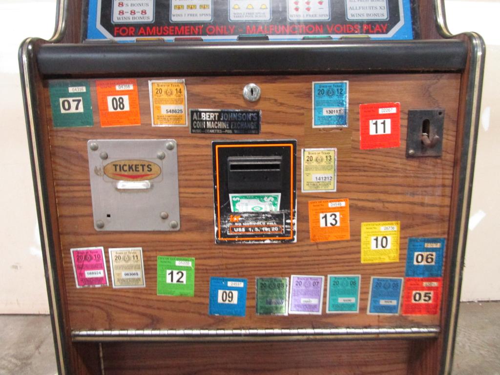 Eight Liner Gaming Machine | Property Room