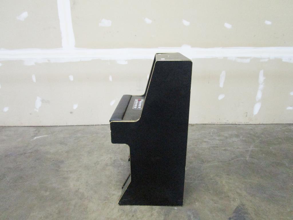 Eight Liner Gaming Machine | Property Room