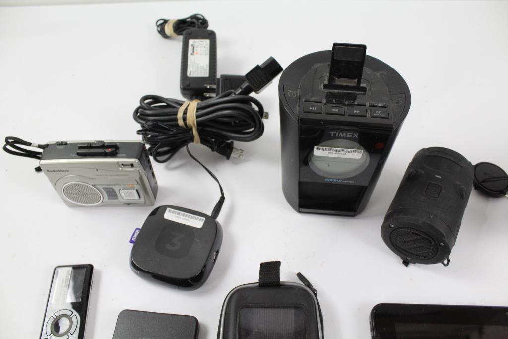 Electronic Lot, 7+ Items | Property Room