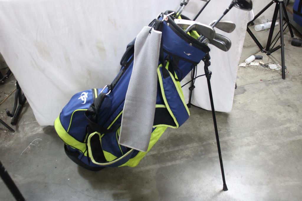 Elite Fleet Bag With Clubs, 12 Pieces | Property Room