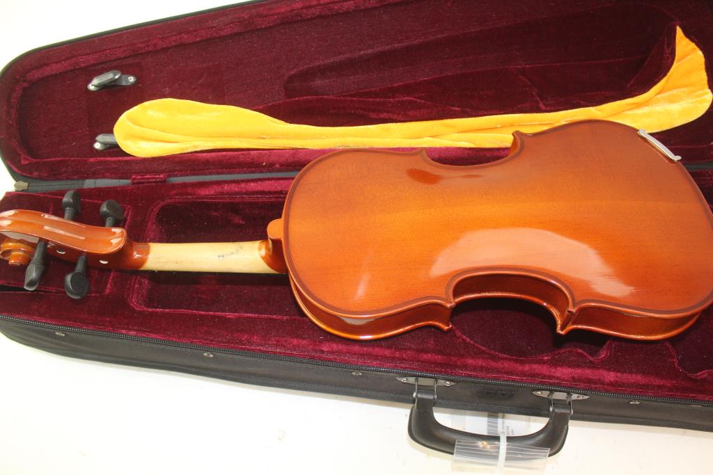 EM Winston 4/4 Violin With Case | Property Room