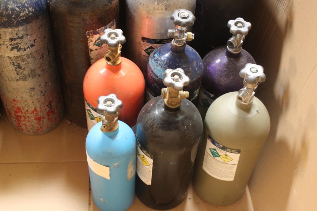 Empty Air Tanks; 17 Pieces | Property Room