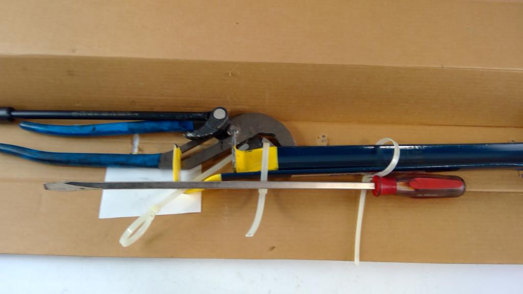 Est Wing Crowbar And More, 4 Pieces | Property Room