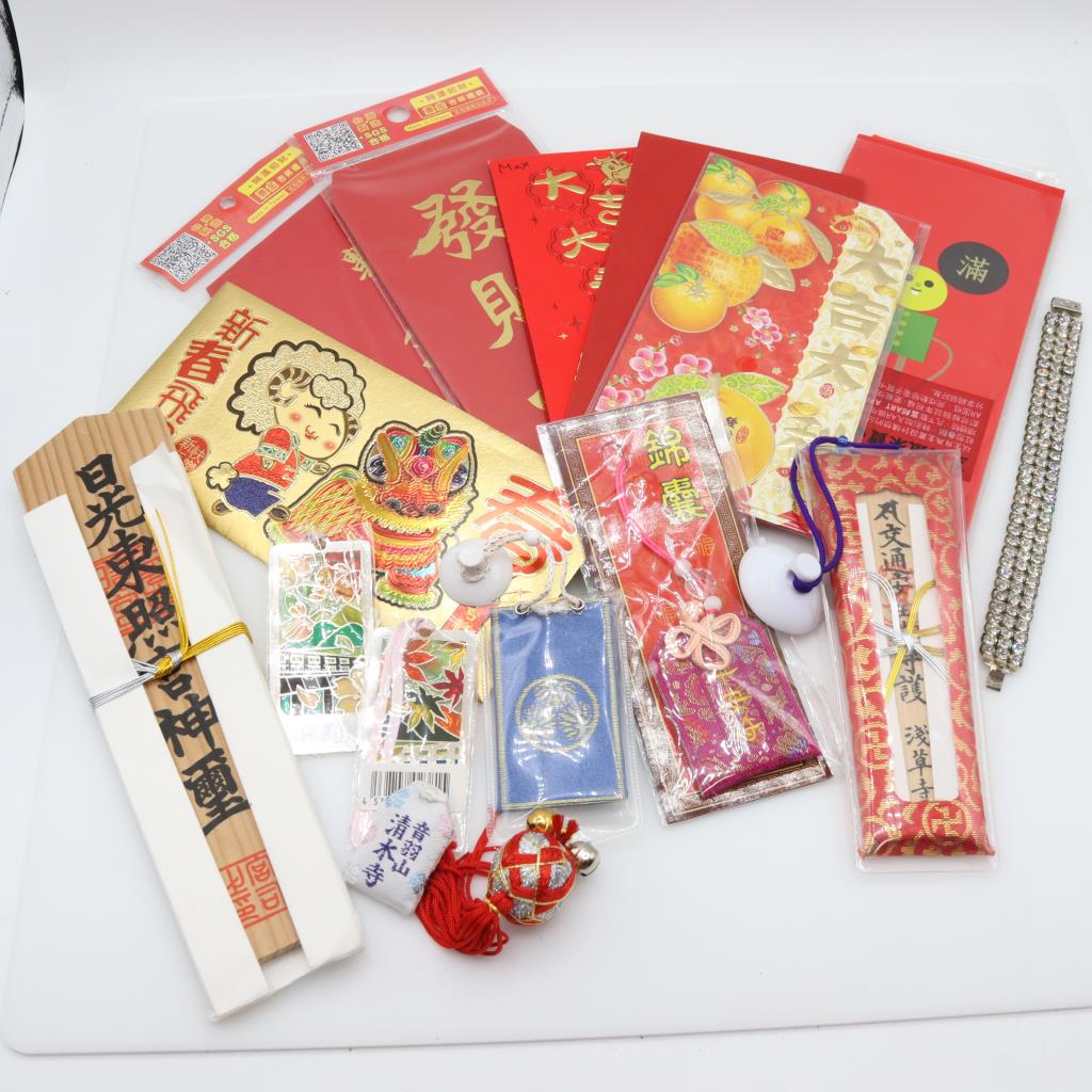 Fashion Jewelry, Good Luck Omamons, Bookmarks And New Years Items, 14 ...