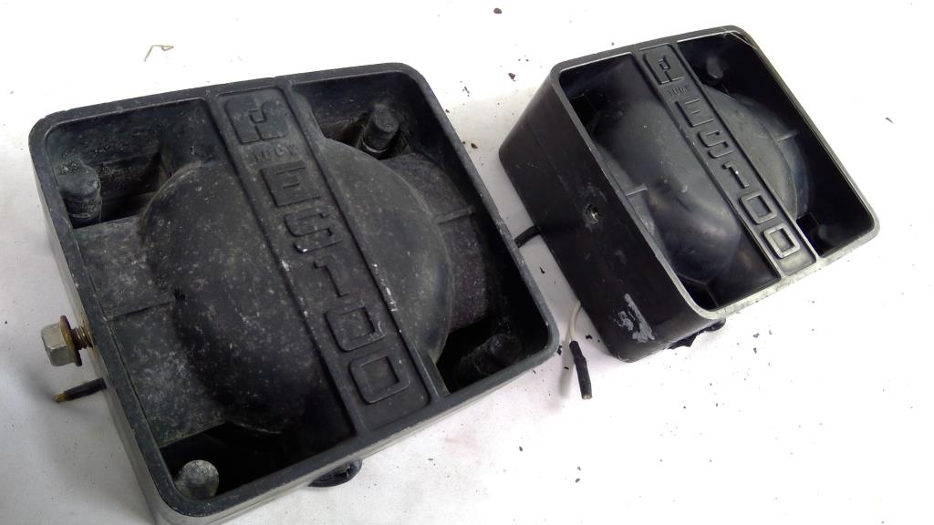 Federal Signal Dynamax ES100 100 Watt Speaker 2 Pieces | Property Room