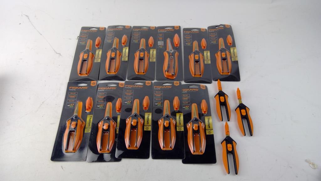 Fiskars Pruning Snips Lot, 15 Pieces | Property Room