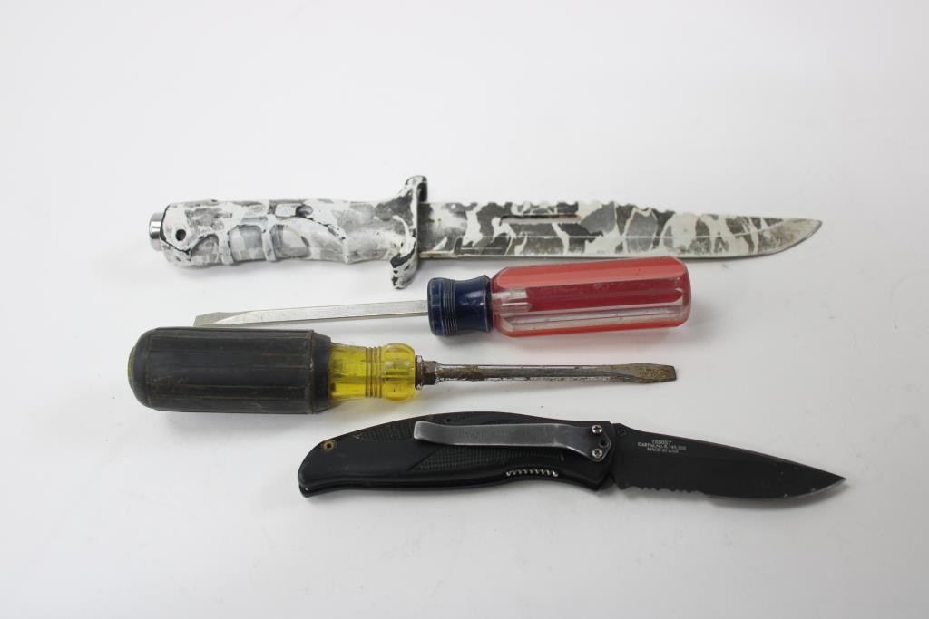 Folding, Hunting Knives And Fishing Reel 6 Pieces | Property Room