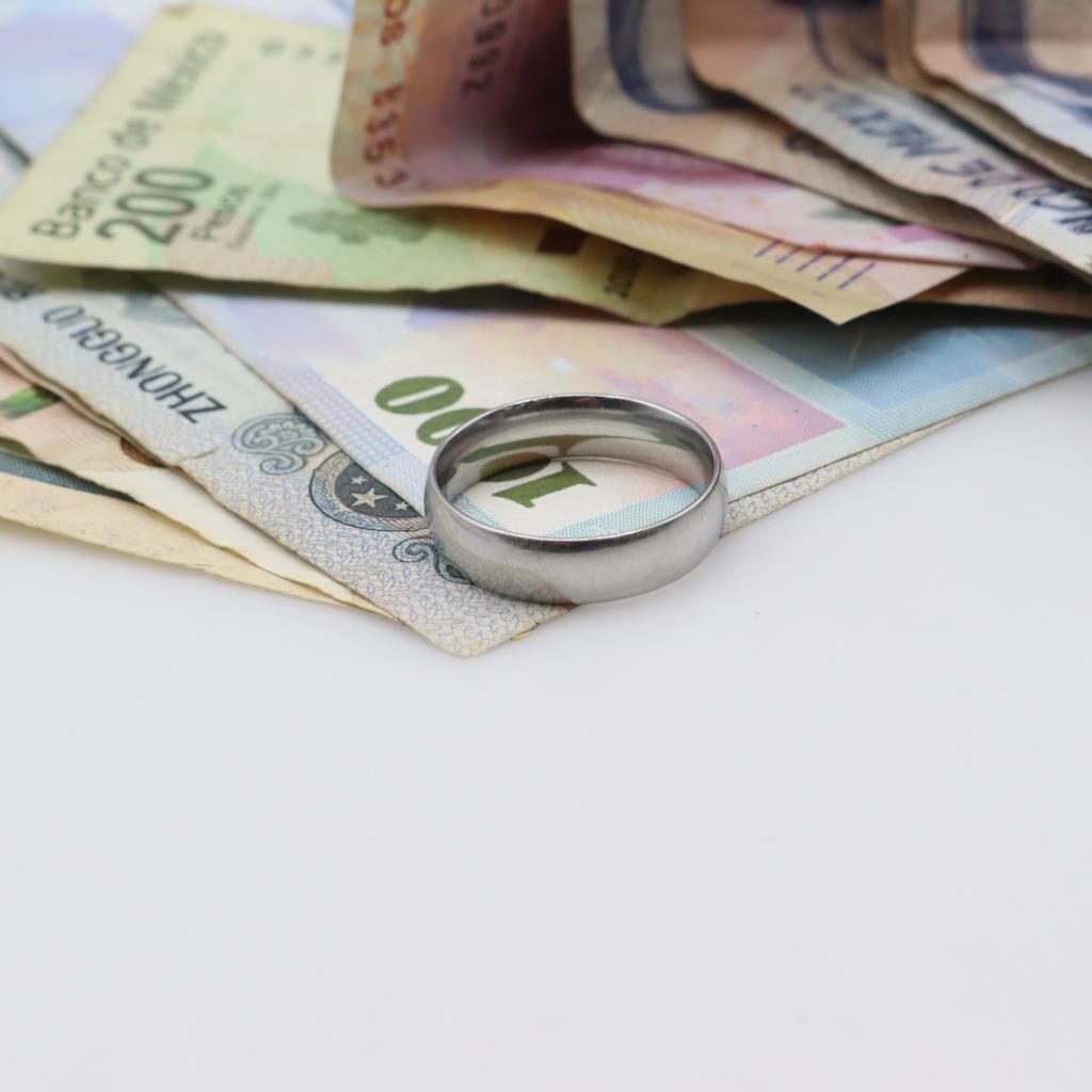 Foreign Currency And Metal Fashion Ring, 13+ Pieces | Property Room