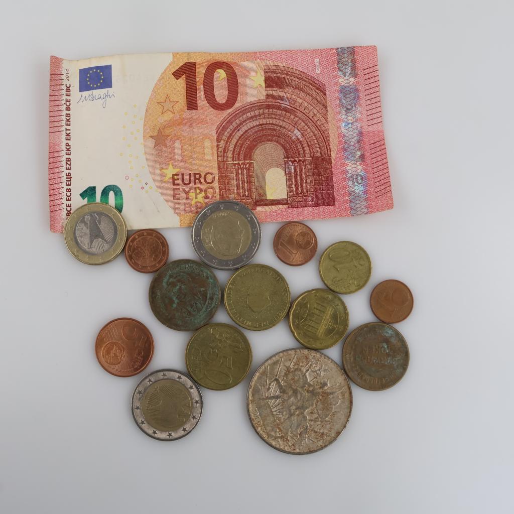Foreign Currency And Token, 15 Pieces | Property Room