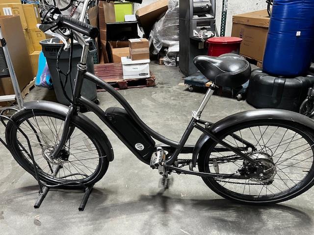 Fuji 26 Inch Beach Cruiser E-Bike | Property Room