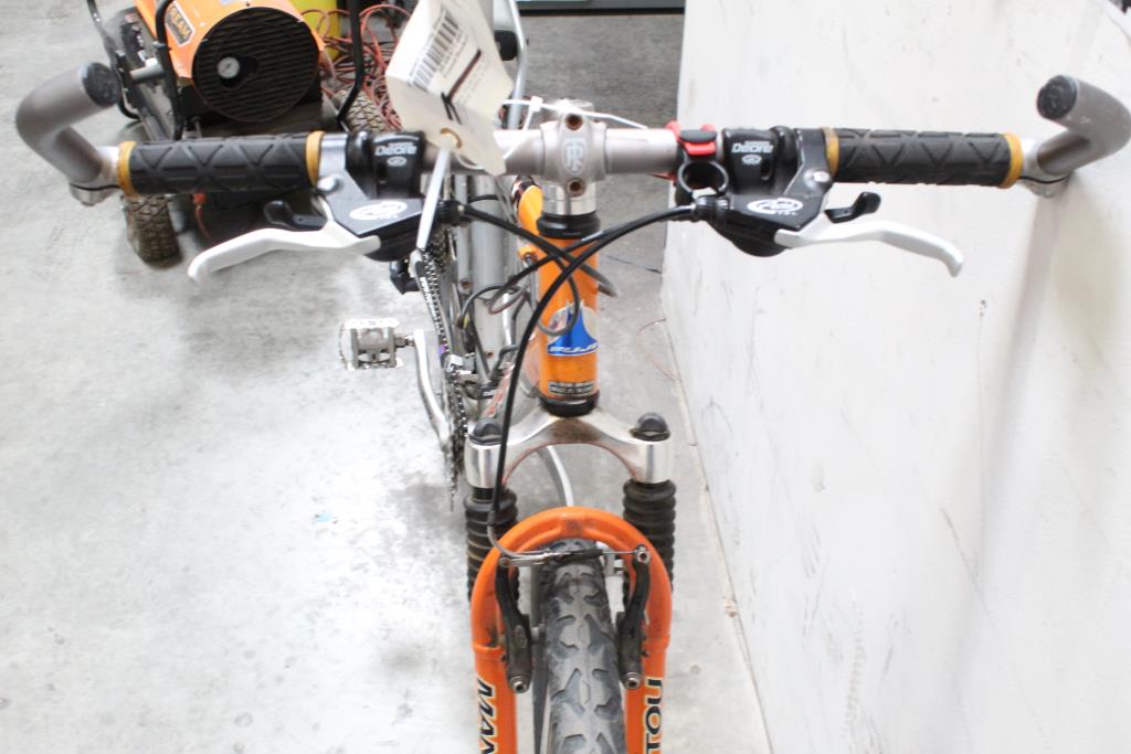 Fuji Suncrest Mountain Bike | Property Room