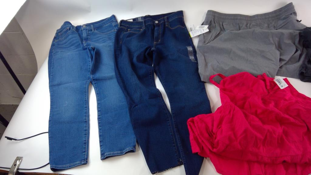 GAP Clothing And More, 3+ Pieces | Property Room