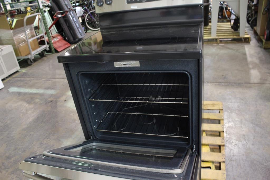 GE JB640SF3SS Electric Oven | Property Room