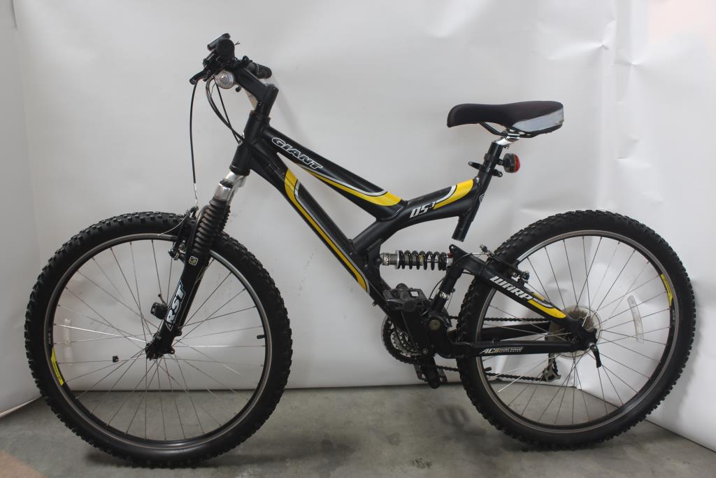 Giant DS3 Mountain Bike | Property Room