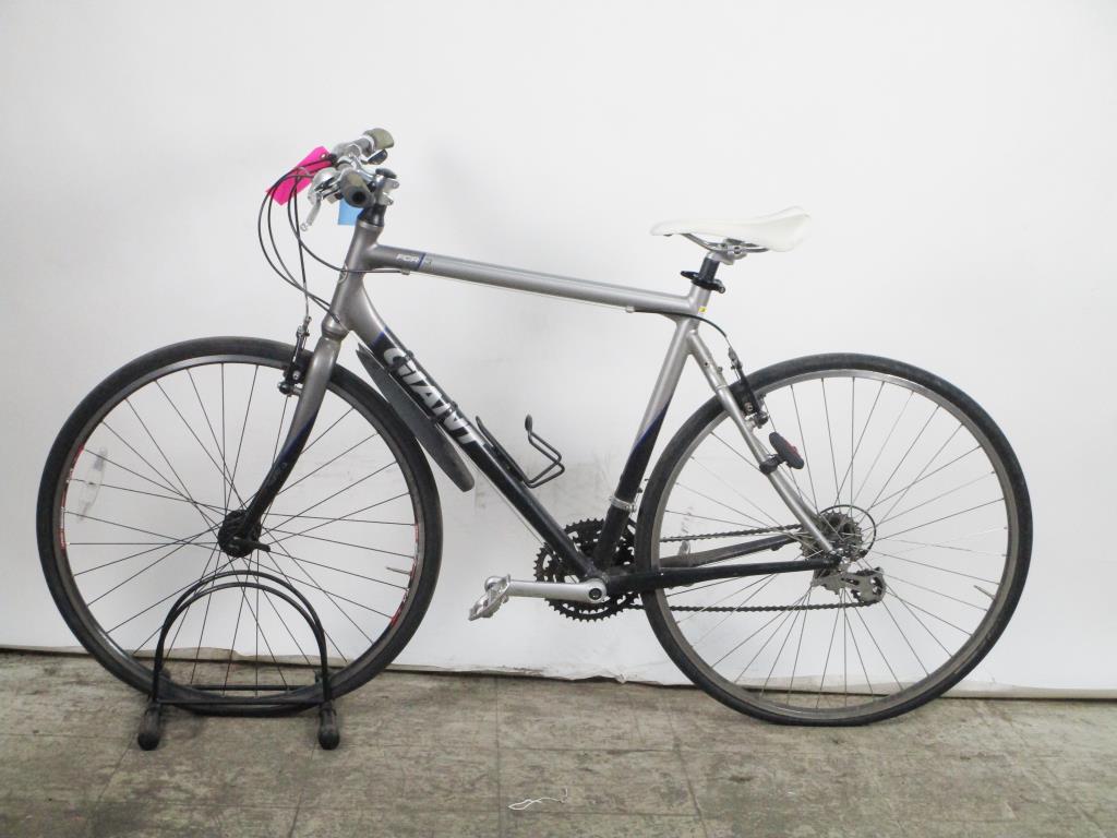 Giant FCR 3 Hybrid Bike | Property Room