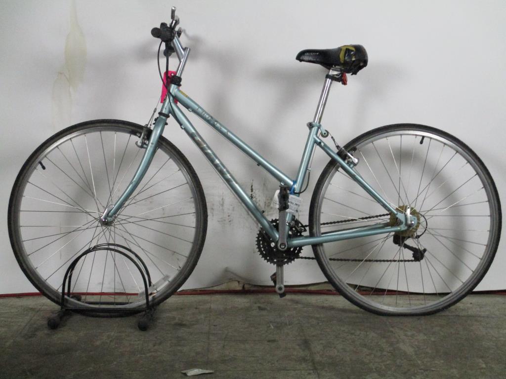 Giant Hybrid Innova Bike | Property Room